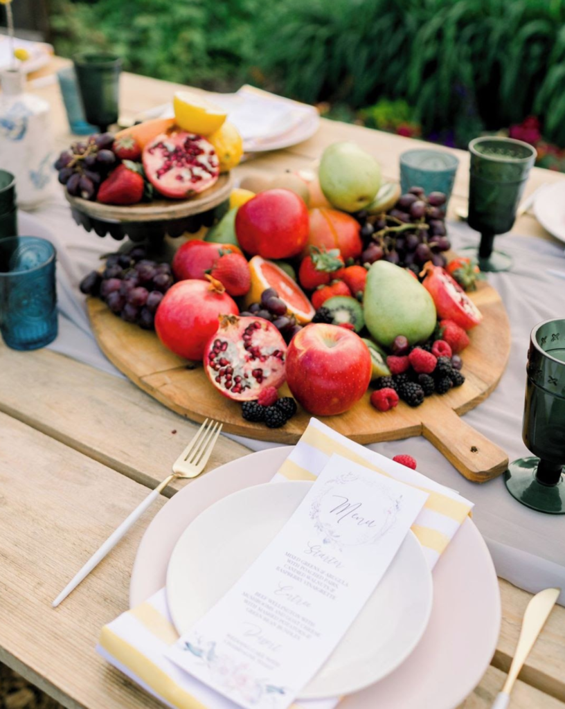 15 Minimalist Yet Elegant Wedding Tablescapes - Wedding Style Society